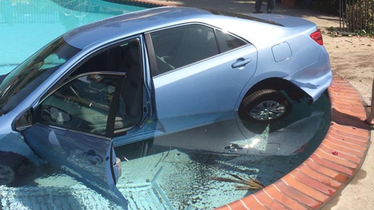 Car in Pool: Campbell Woman Drives Camry Into Swimming Pool – NBC Bay Area