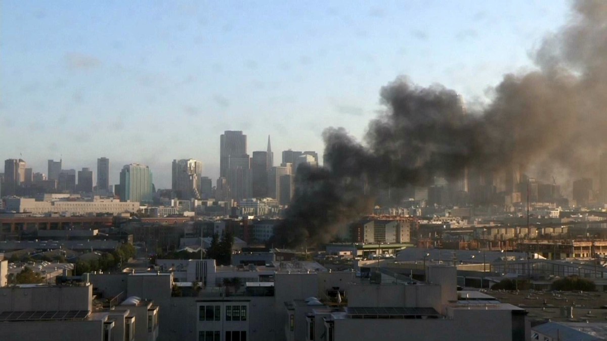 Fire Spews Black Smoke Over San Francisco – NBC Bay Area