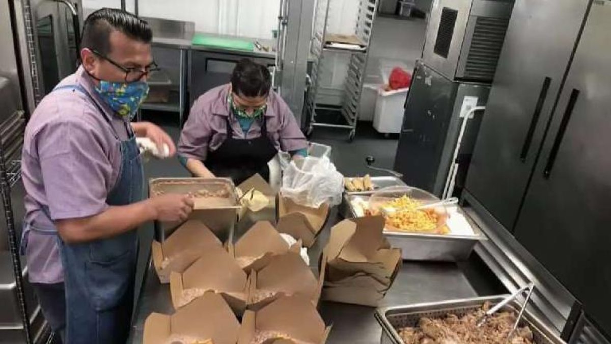 ‘East Bay Feeder’ Donating Food to Hospital Workers – NBC Bay Area