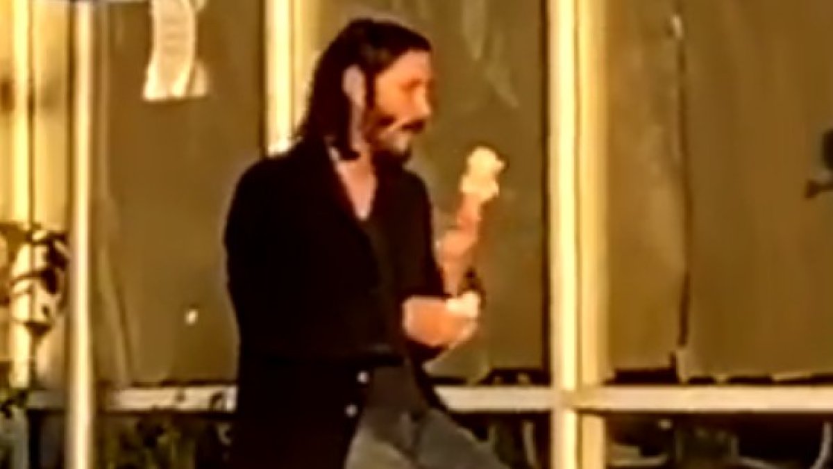 Keanu Reeves Eating Ice Cream in Alameda? – NBC Bay Area