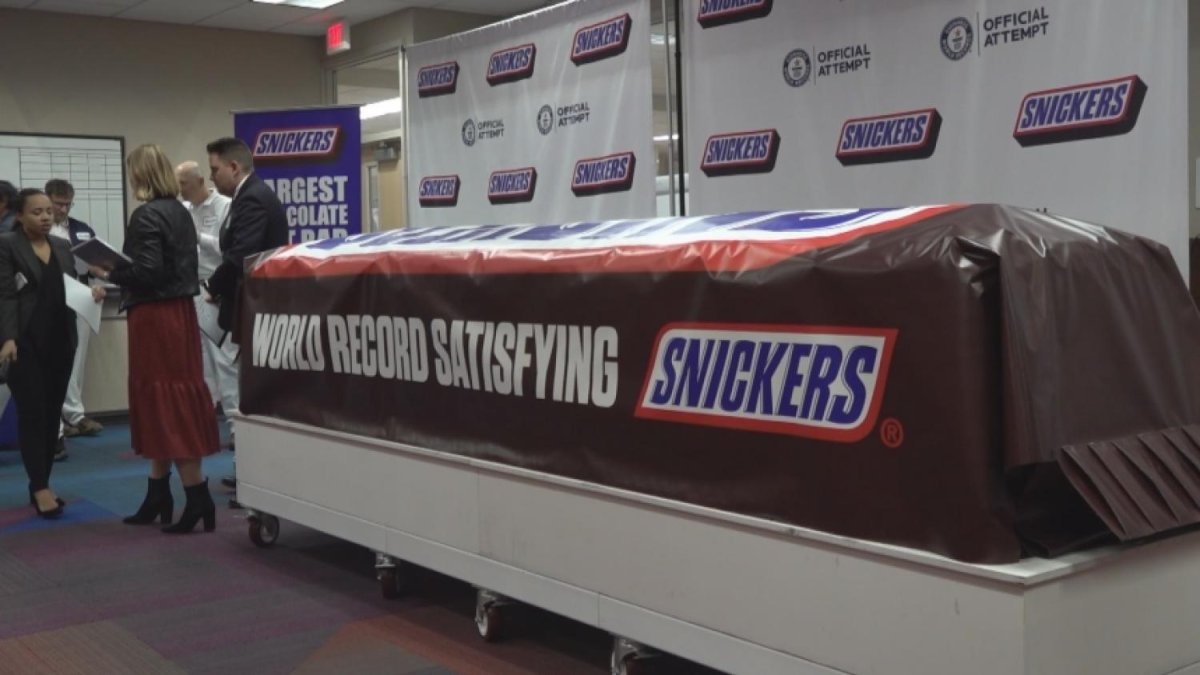 Satisfying: World’s Largest Snickers Bar Unveiled in Texas – NBC Bay Area