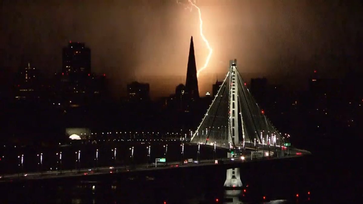 Video: Lightning Strikes Illuminate Bay Area Skies – NBC Bay Area