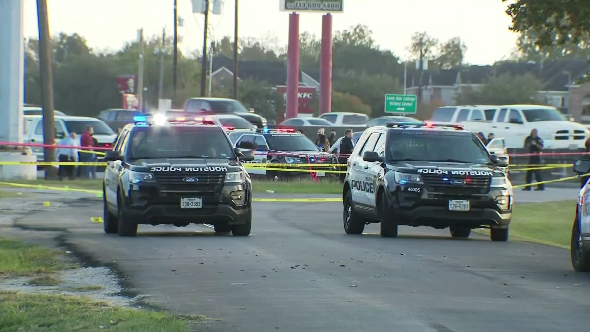 Houston Police Officer Shot and Killed, Suspect Sought – NBC Bay Area