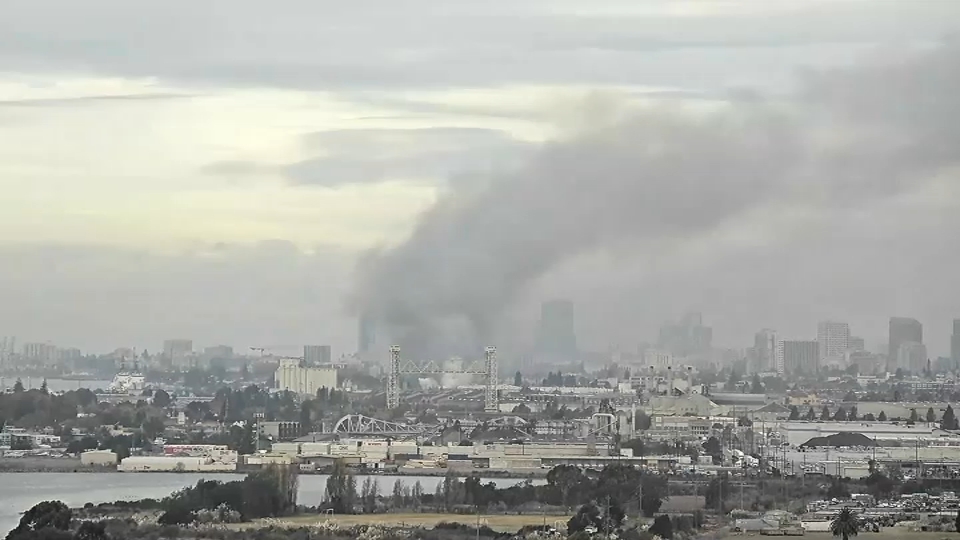 Firefighters Battle Two-Alarm Structure Fire in Oakland – NBC Bay Area