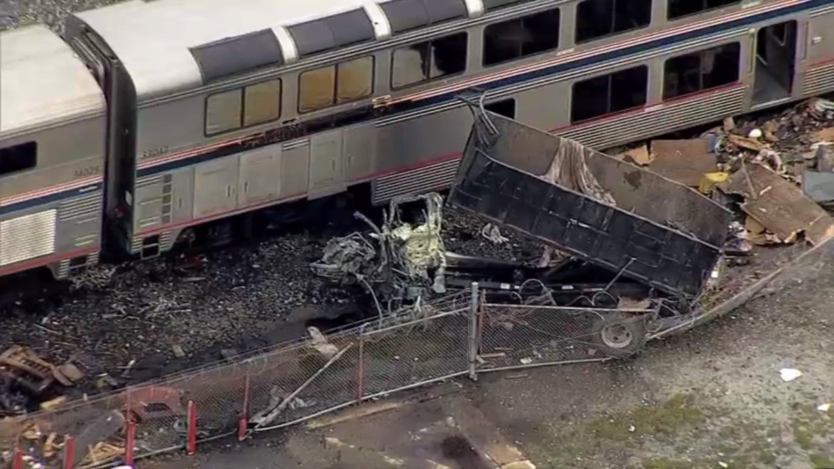 Amtrak Train Hits Truck in Oakland; No Injuries Reported – NBC Bay Area
