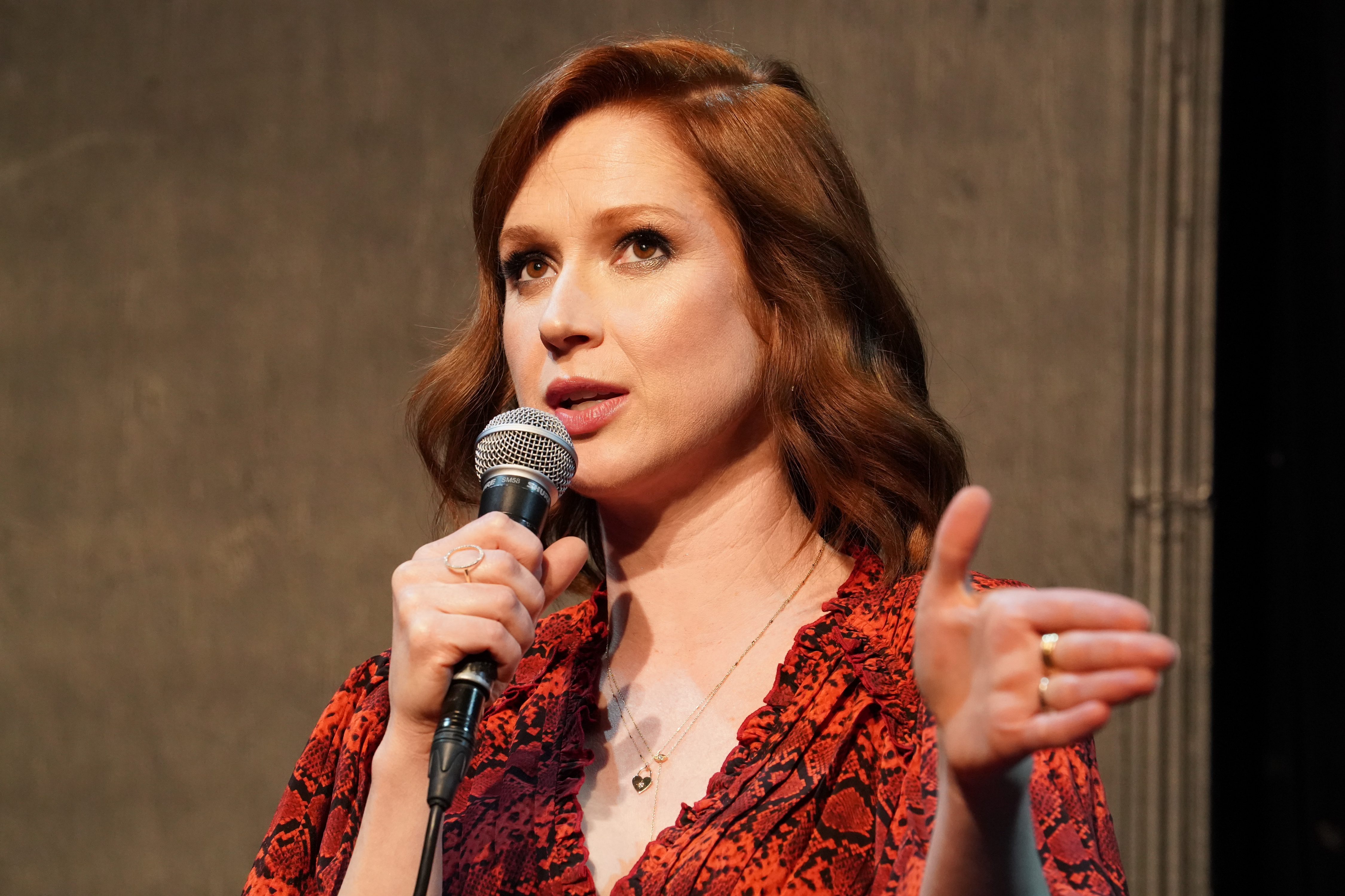 Ellie Kemper Publicly Apologizes Amid Veiled Prophet Ball Controversy ...