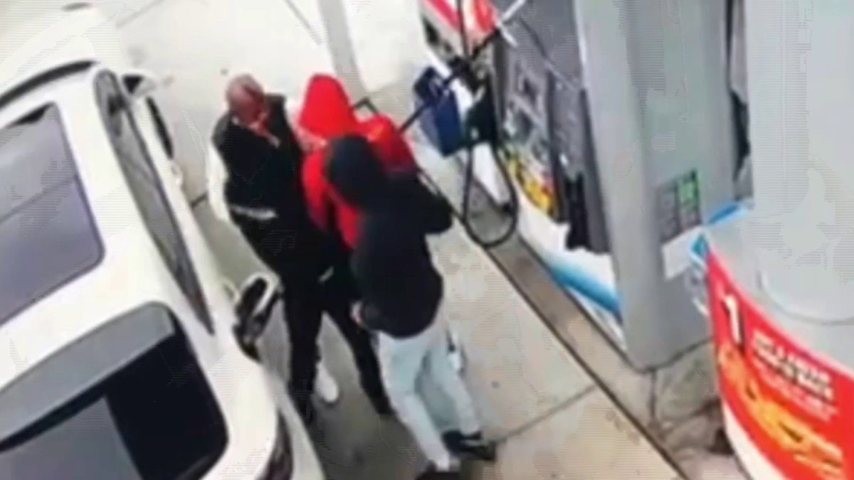 Surveillance Video Shows Struggle Between Retired Opd Officer 3 Men At