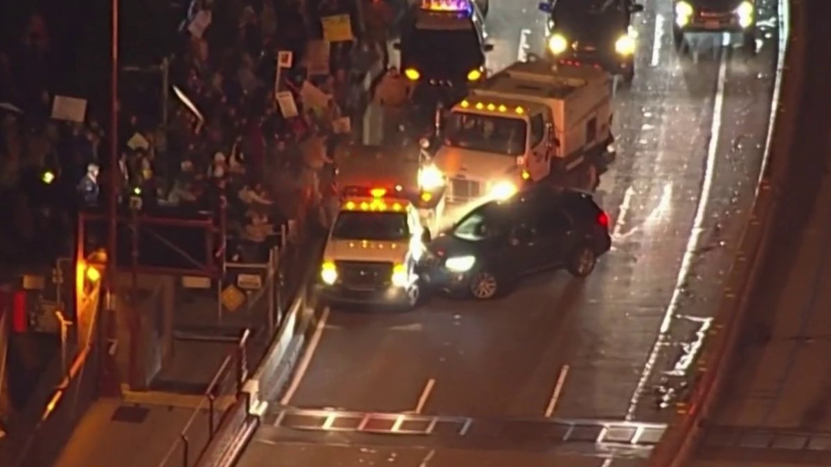 5 Hurt in Crash on Golden Gate Bridge Near Anti-Vaccine Mandate Rally ...