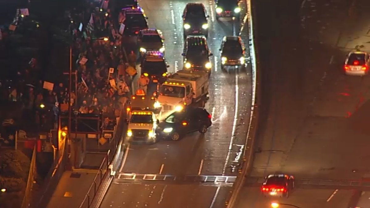 Golden Gate Bridge Crash During Anti-Vaccine Mandate Rally ...