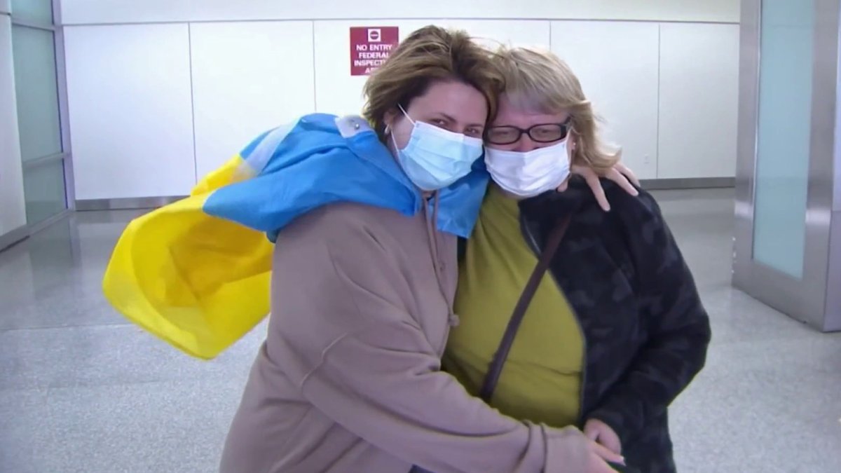 Ukrainian Refugees Fly Into SFO, Reunite With Loved Ones – NBC Bay Area