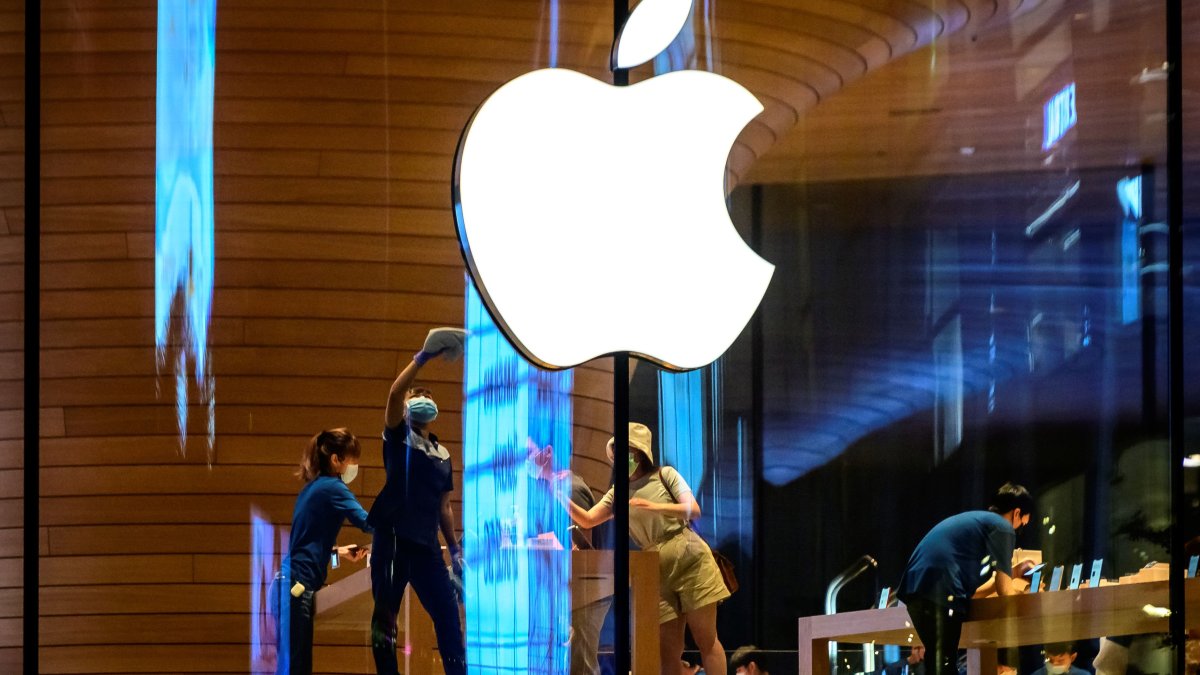 Apple Store in Maryland Becomes First in US to Unionize – NBC Bay Area