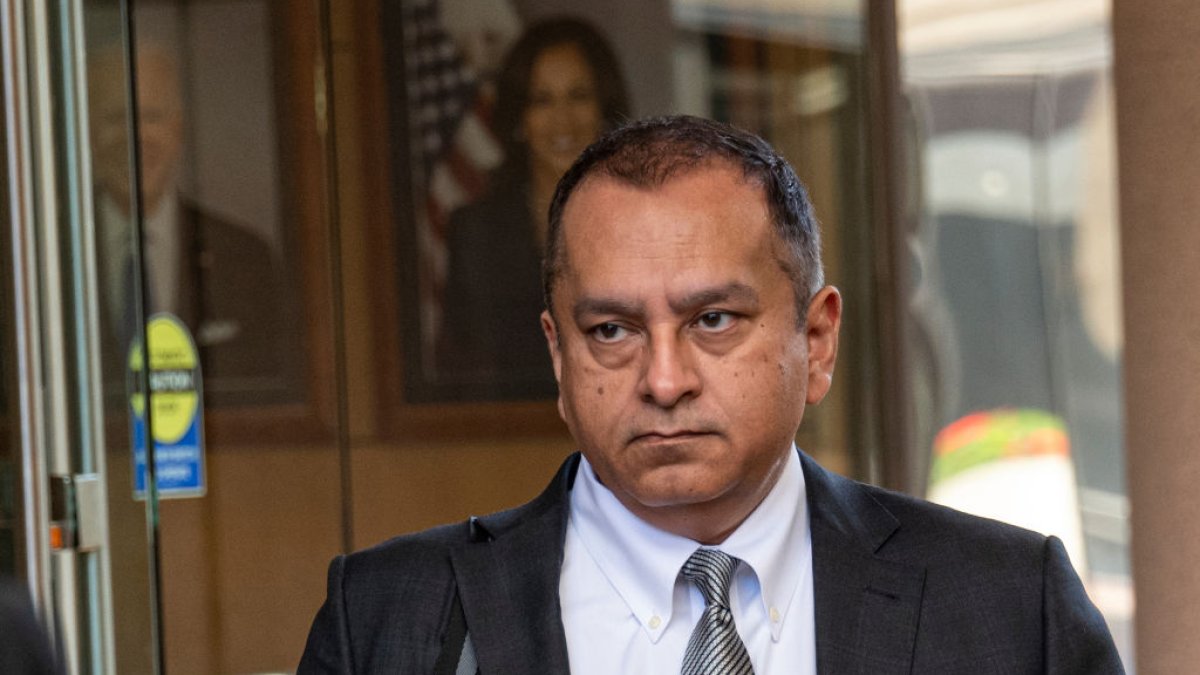 Elizabeth Holmes Takes Center Stage in Former Business Partner ...