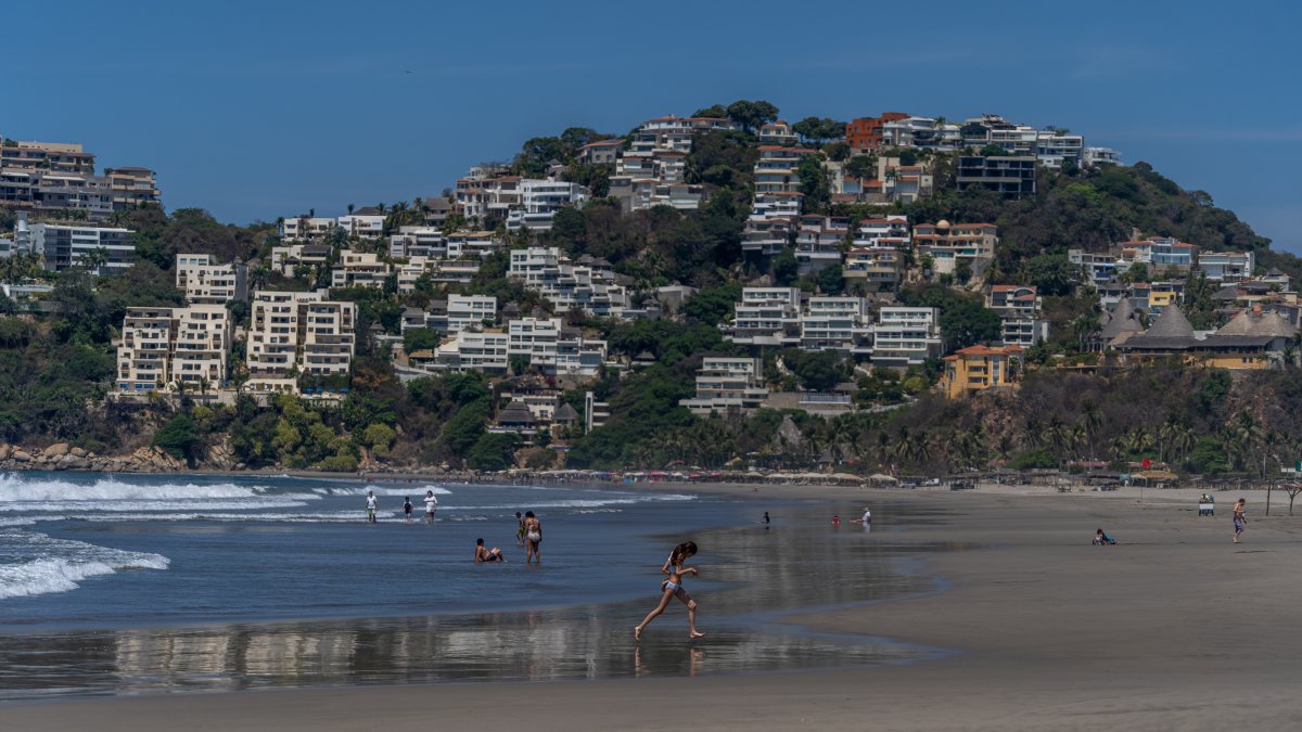 3 Killed in Shooting at Beachside Restaurant in Acapulco – NBC Bay Area