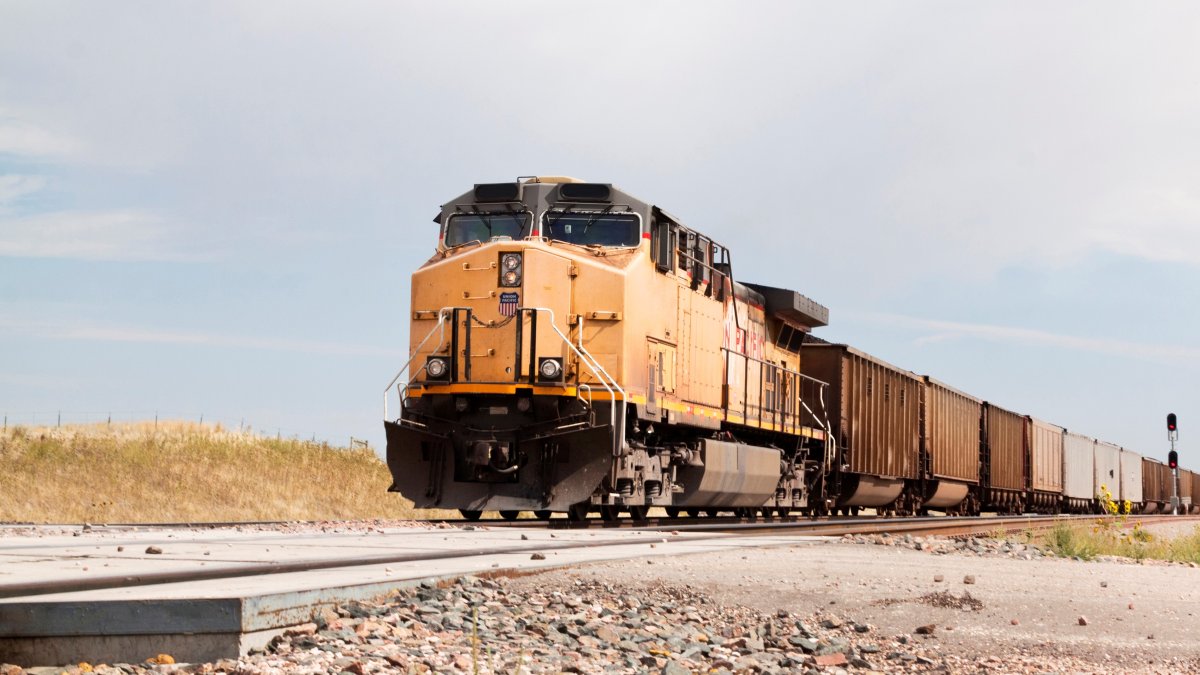 Railroad Industry Sues to Block New Locomotive Pollution Rules in ...