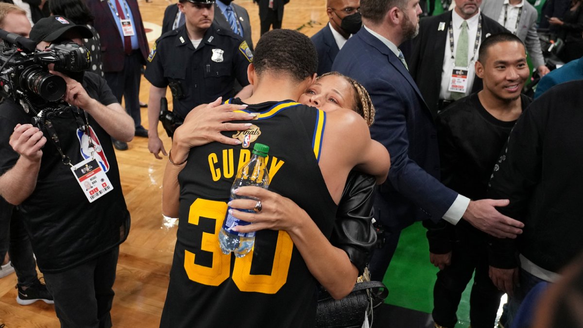 Steph Curry Shares Emotional Hug With Mom Sonya After Historic Game 4 ...