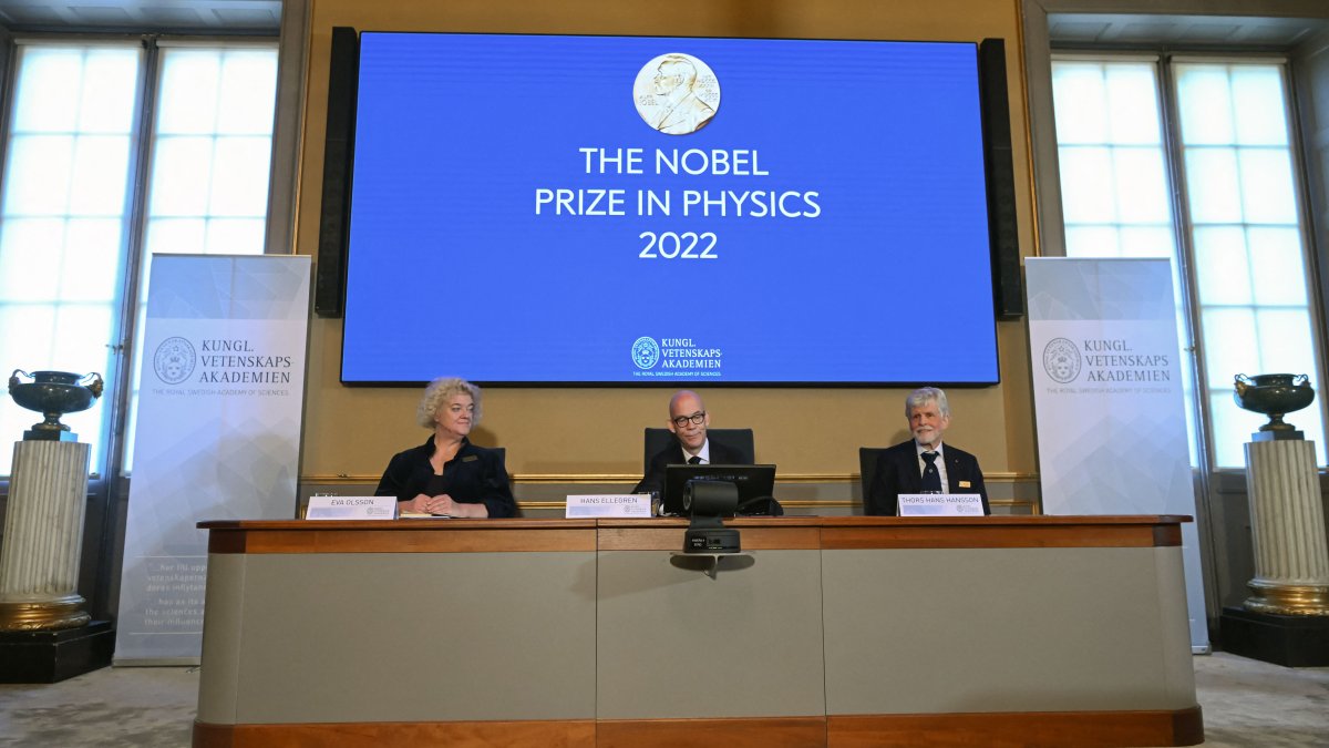 3 Physicists Including American Share Nobel Prize For Work On Quantum