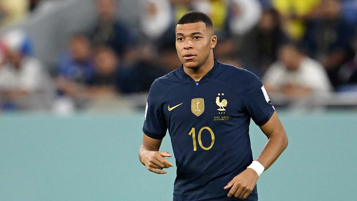 President of France Consoles Players, Fans Support Amid World Cup Loss ...