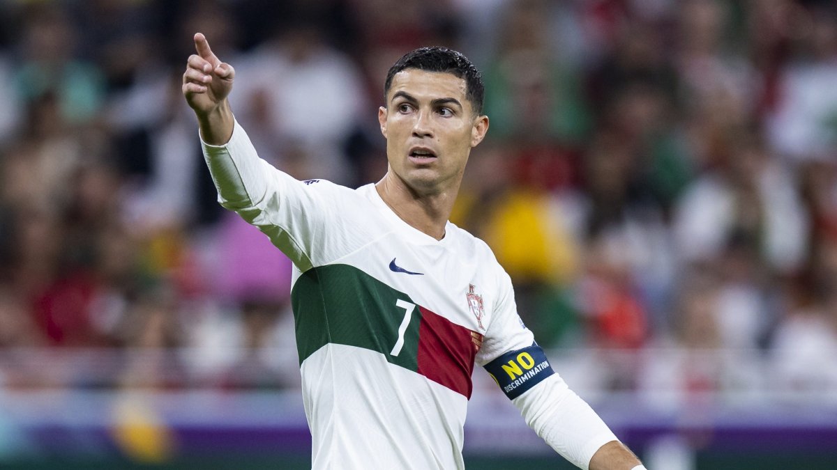 Report Cristiano Ronaldo Signs Lucrative Deal With Saudi Arabian Club