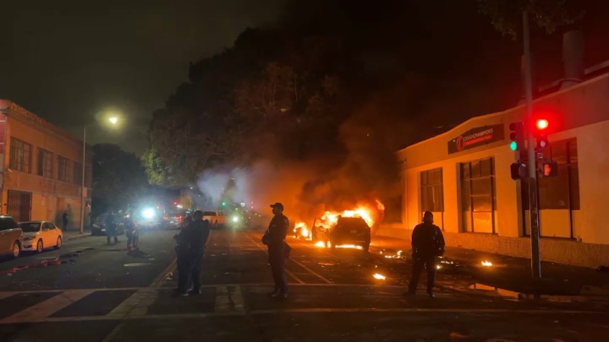 Oakland Sideshow Ends With Cars on Fire – NBC Bay Area