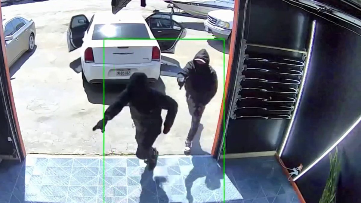Violent Armed Robbery at Window Tinting Business in Richmond Caught on ...