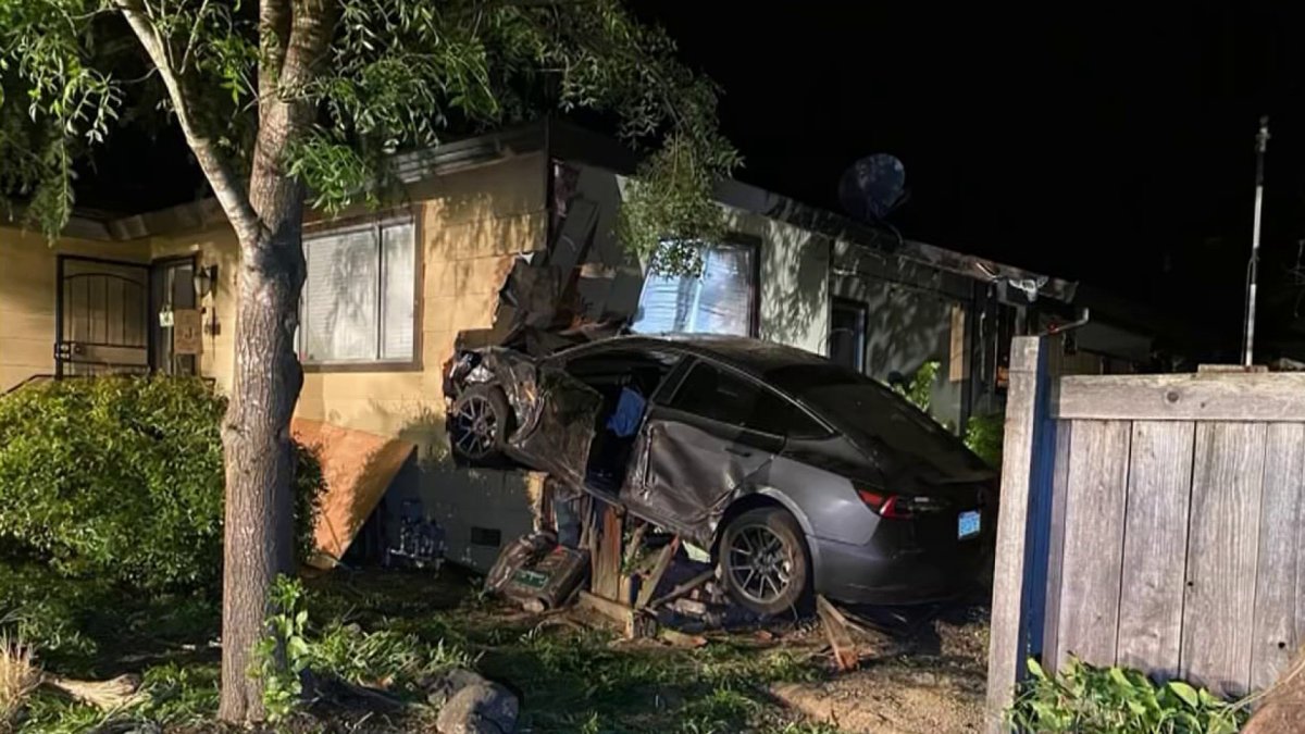 Sonoma County Sheriffs Wife Arrested On Dui After Car Crashes Into