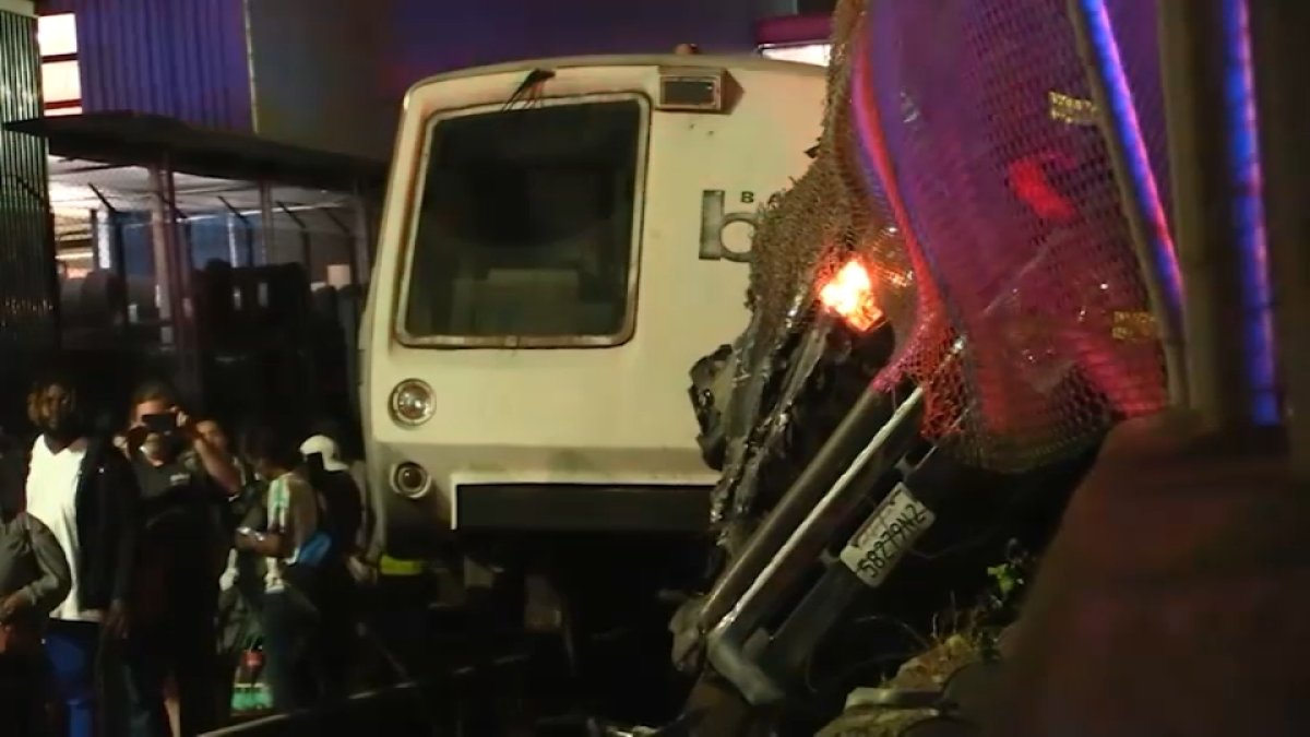 BART Train Collides With Vehicle That Crashed Onto Tracks in Oakland ...