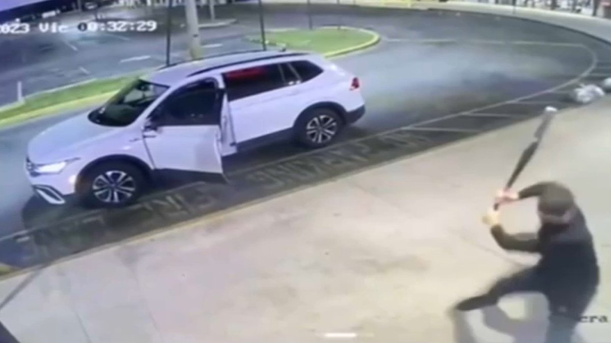 Video Shows Man Smashing Miami Smoke Shop After Altercation – NBC Bay Area