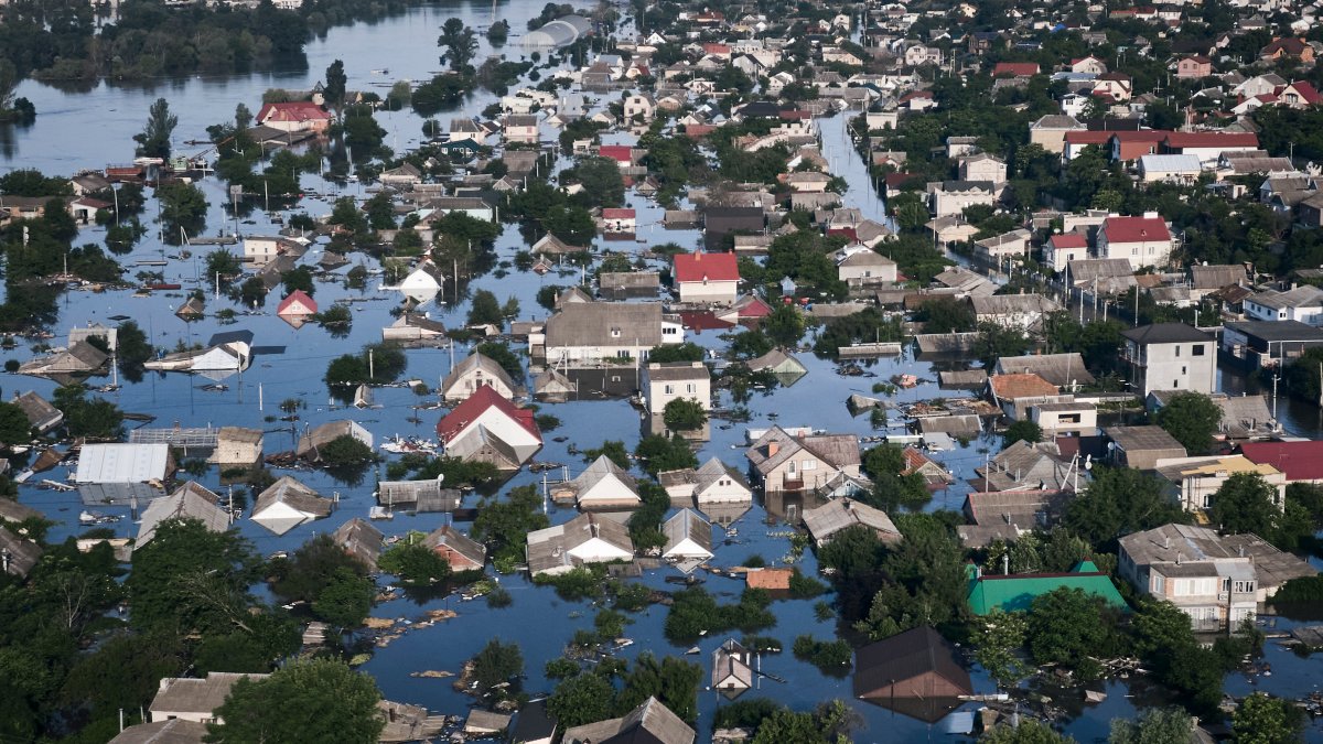 Floodwaters engulf more areas of southern Ukraine after dam breach ...