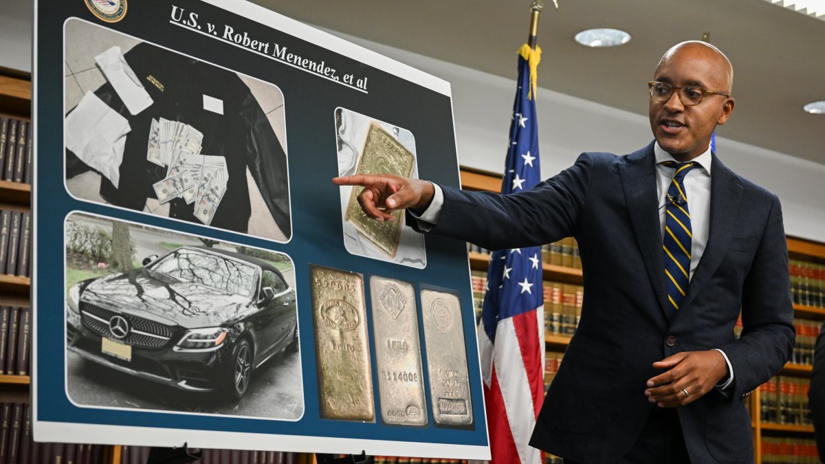 Envelopes of cash, Mercedes-Benz, ‘a lot of gold’: US Attorney details ...