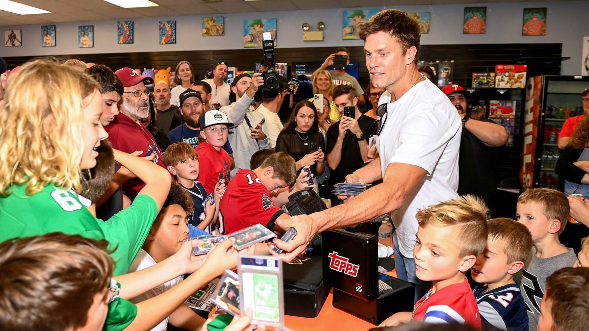 Tom Brady trades rookie card to young fan for jersey – NBC Bay Area