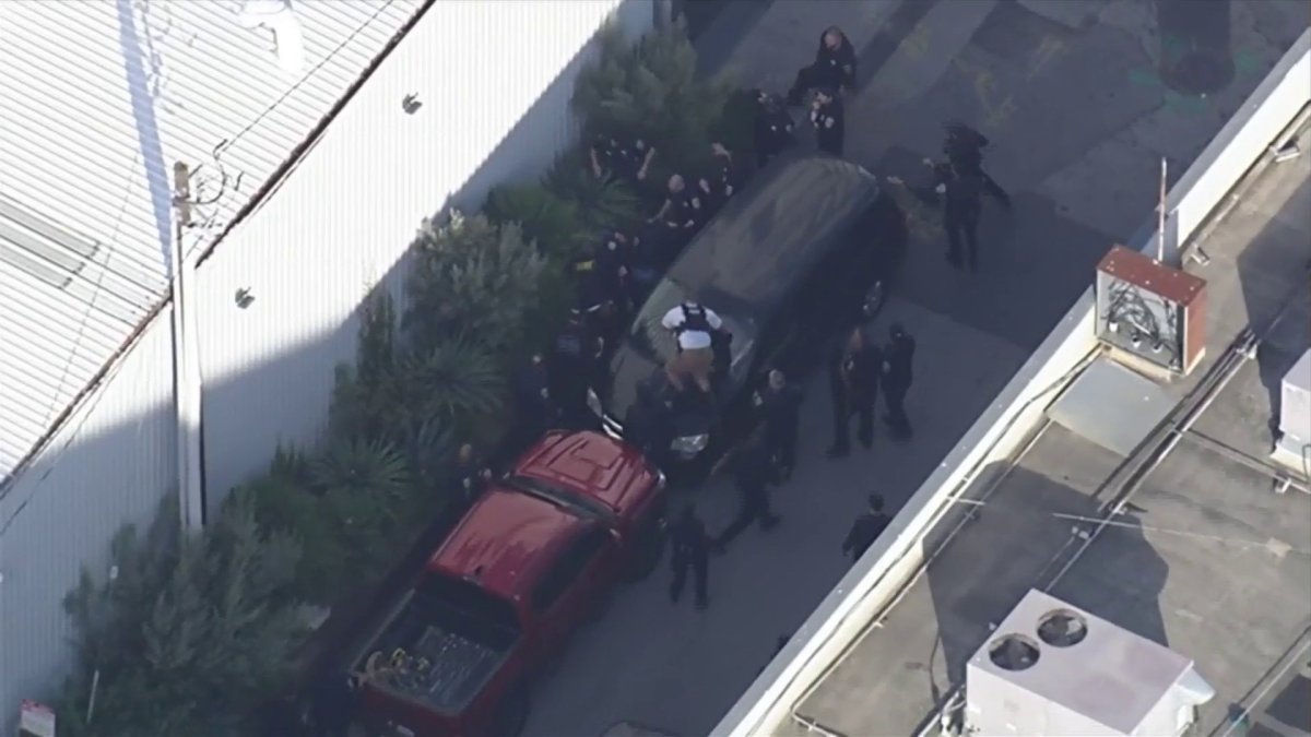 Watch: Police detain suspect after pursuit in San Francisco – NBC Bay Area