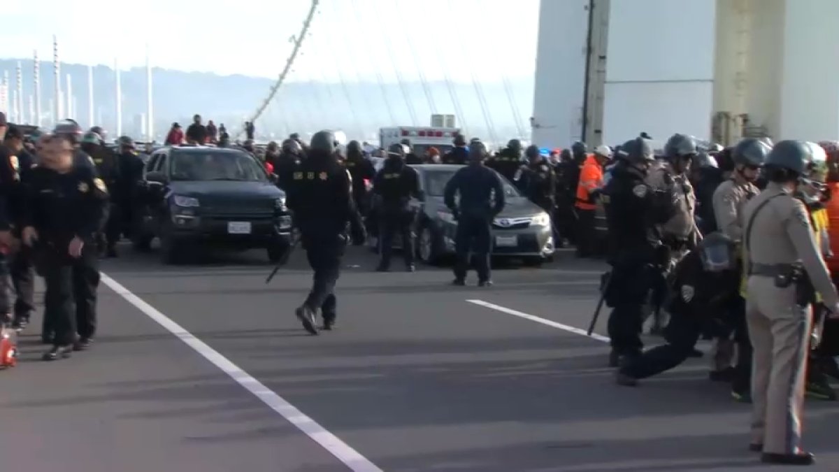 Dozens of protesters arrested after stopping traffic on Bay Bridge ...