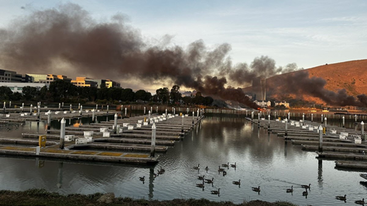 1 hurt in fires on two anchored boats in South San Francisco – NBC Bay Area