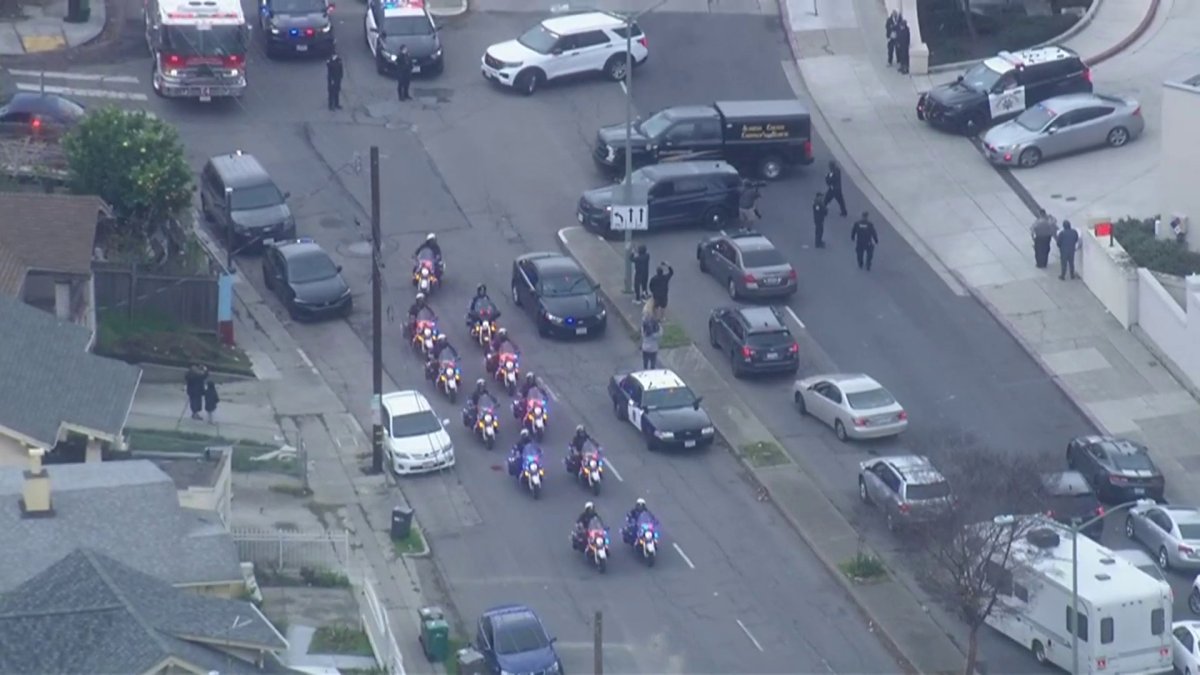 Watch: Oakland police procession for fallen officer – NBC Bay Area