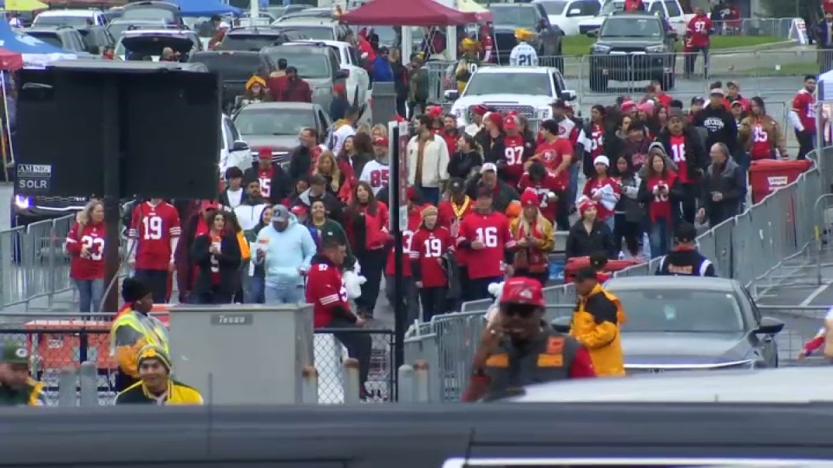 49ers fans brave wet, windy conditions during playoff game against ...