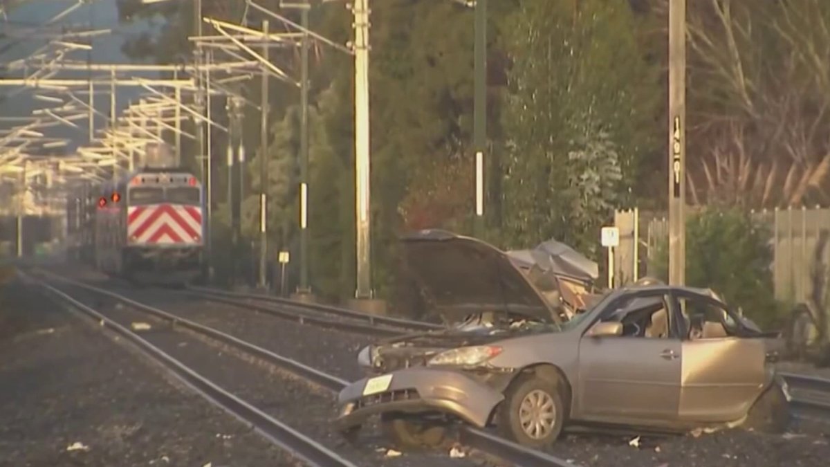 1 injured after Caltrain strikes car in Burlingame – NBC Bay Area