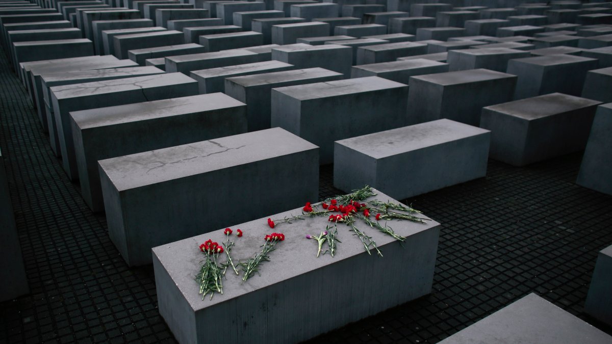 245,000 Jewish Holocaust survivors still living, new analysis finds ...