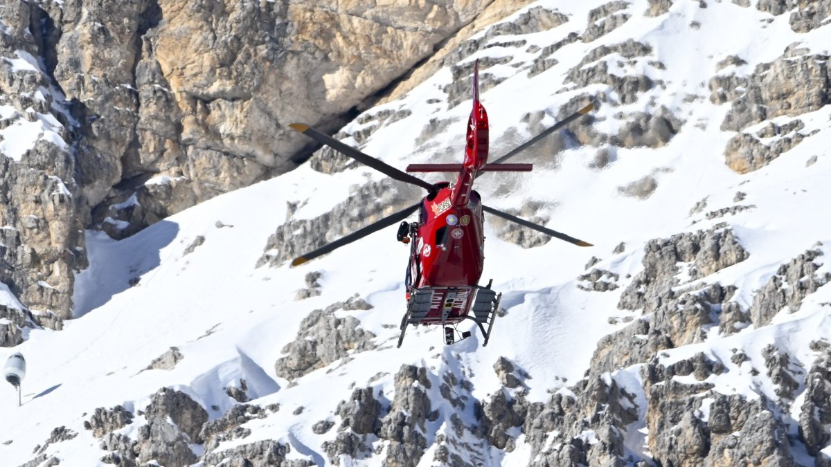 US ski star Mikaela Shiffrin hospitalized after World Cup crash – NBC ...