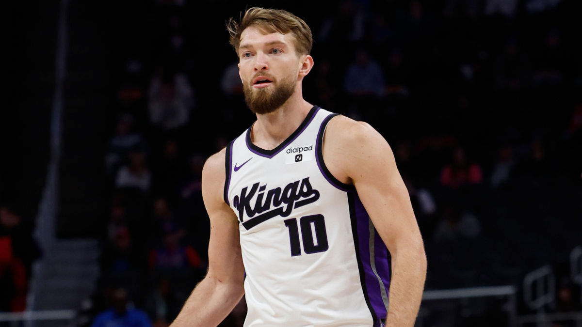 Refs missed key Domantas Sabonis foul in Kings’ loss to Spurs, per NBA ...
