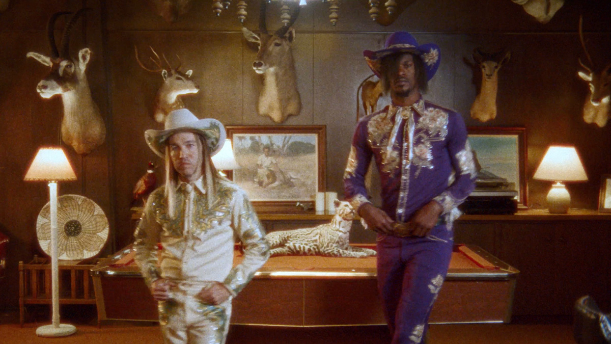 ‘Emo’ Jimmy Butler stars in Fall Out Boy video – NBC Bay Area