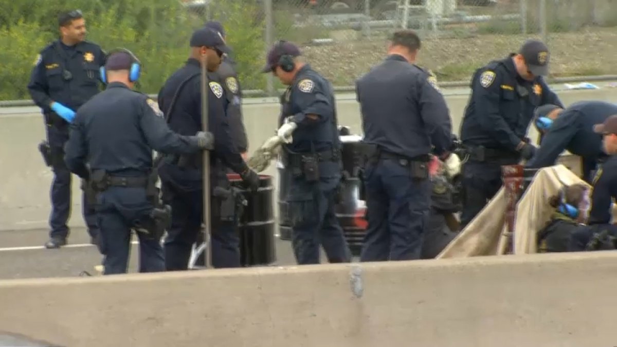 Authorities work to clear protesters on I-880 in Oakland – NBC Bay Area