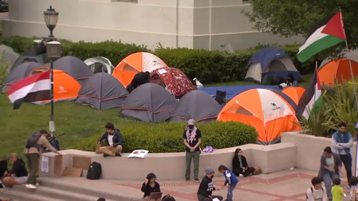 Pro-Palestinian demonstration at UC Berkeley continues to grow – NBC ...