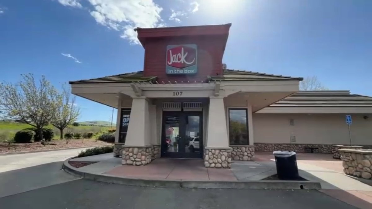 $20 minimum wage for California fast food workers takes effect – NBC ...