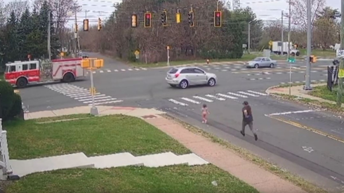 Barbers Rescue Toddler Running Into Busy Intersection In CT NBC Bay Area Barbers Rescue Toddler Running Into Busy Intersection In CT NBC Bay Area