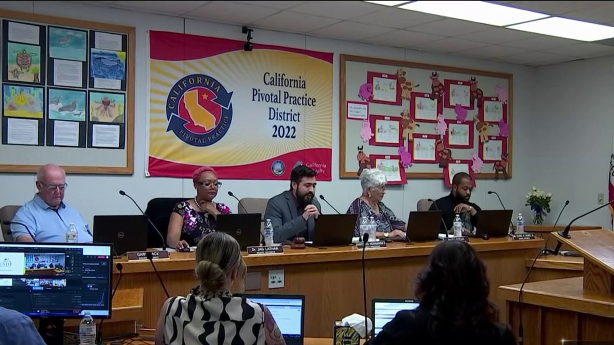 Antioch school board votes not to remove superintendent amid bullying ...