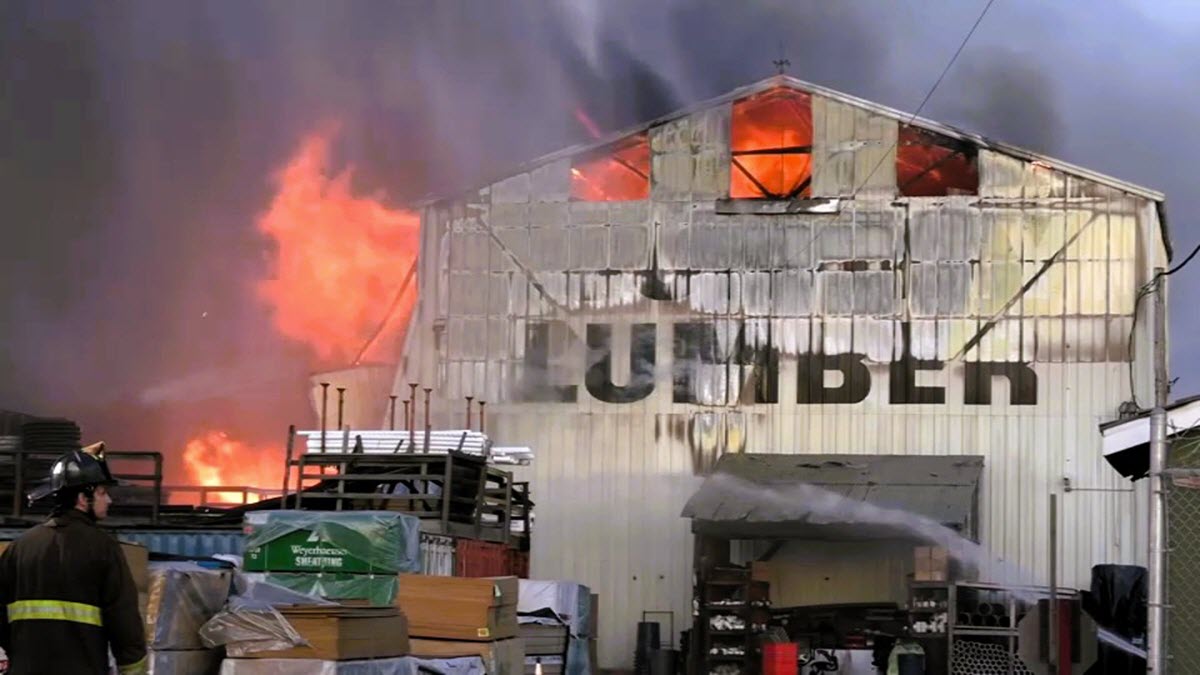 4-alarm fire at Oakland lumber yard contained – NBC Bay Area