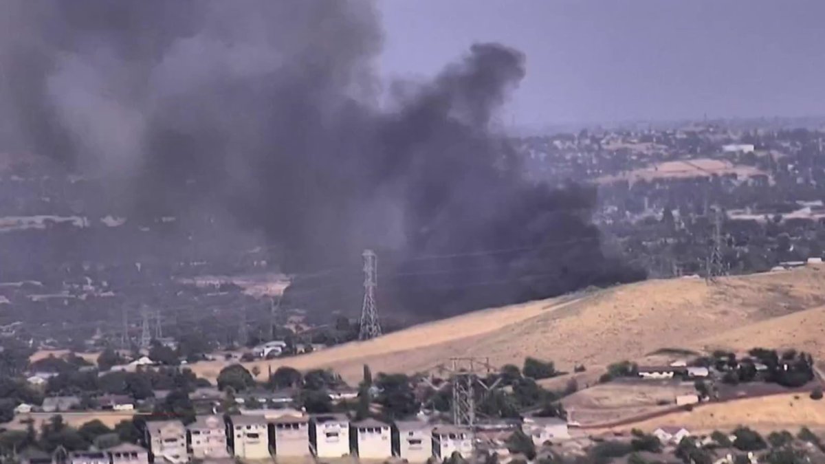 Crews battle John Fire in Pittsburg – NBC Bay Area