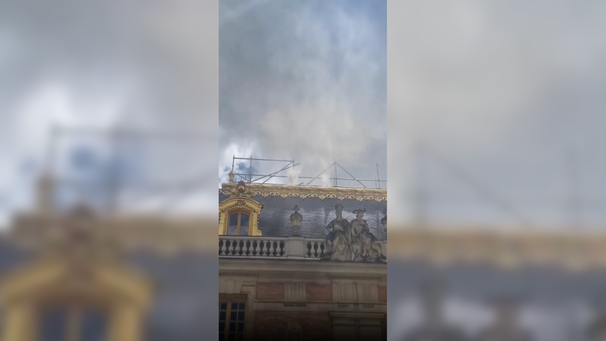 Palace of Versailles is briefly evacuated after smoke seen on roof ...
