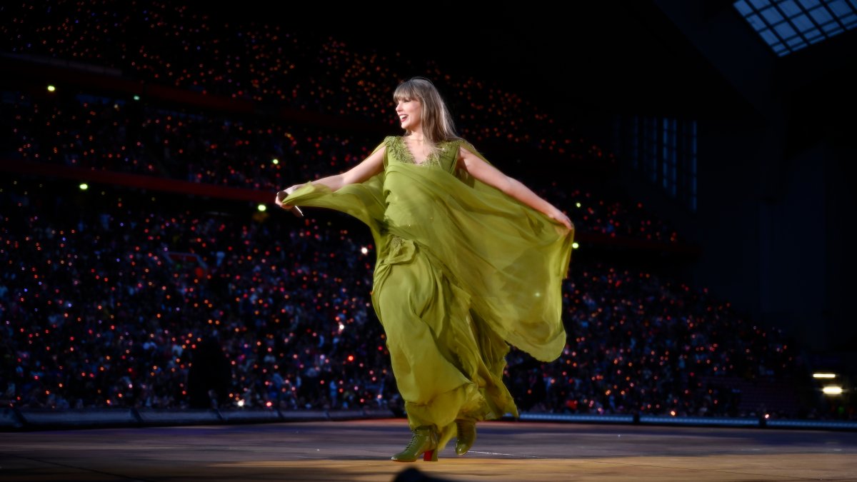 Why Taylor Swift played Rihanna’s ‘This Is What You Came For’ as a ...