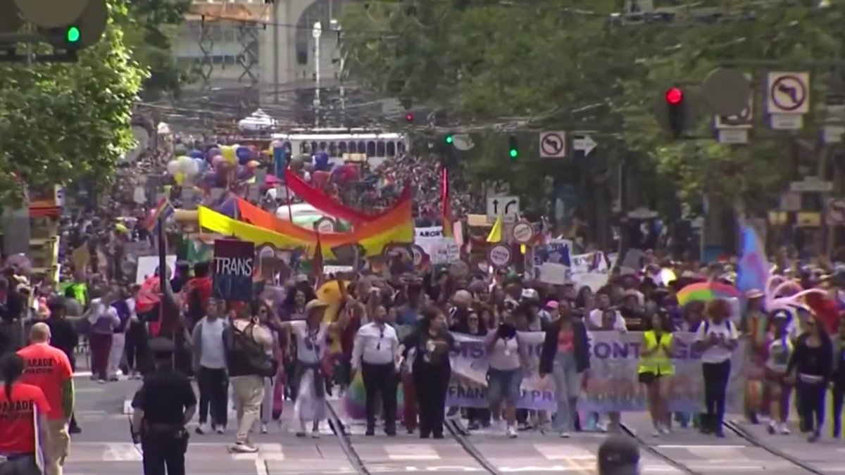 Free Mom Hugs show support for LGBTQ+ community – NBC Bay Area